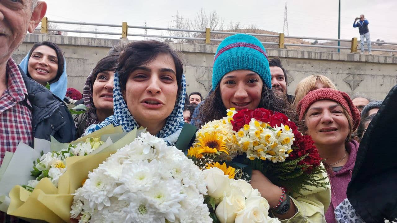 Libertad bajo fianza para las dos periodistas iraníes que revelaron el ...