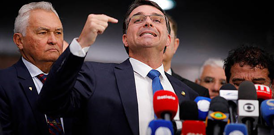O desafio da oposição brasileira: Flávio Bolsonaro e a coalizão para 2026